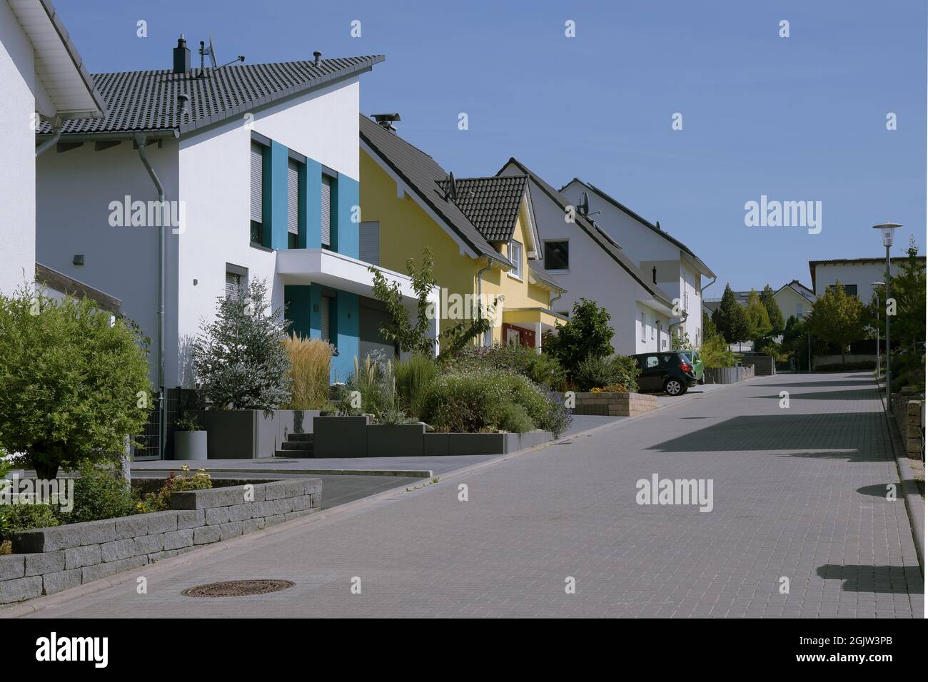new housing in residential area Stock Photo - Alamy