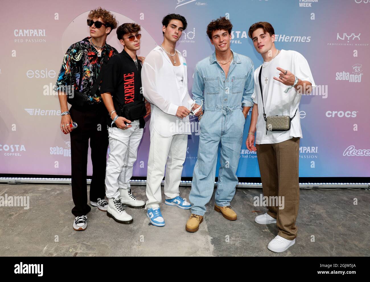 The elevator boys hi-res stock photography and images - Alamy