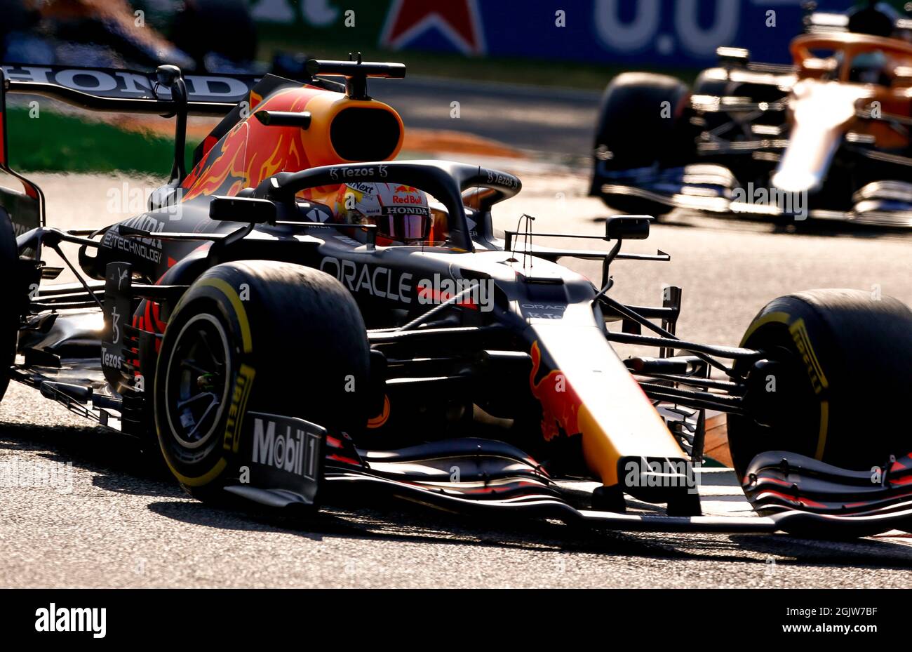 33 VERSTAPPEN Max (nld), Red Bull Racing Honda RB16B, action during the ...