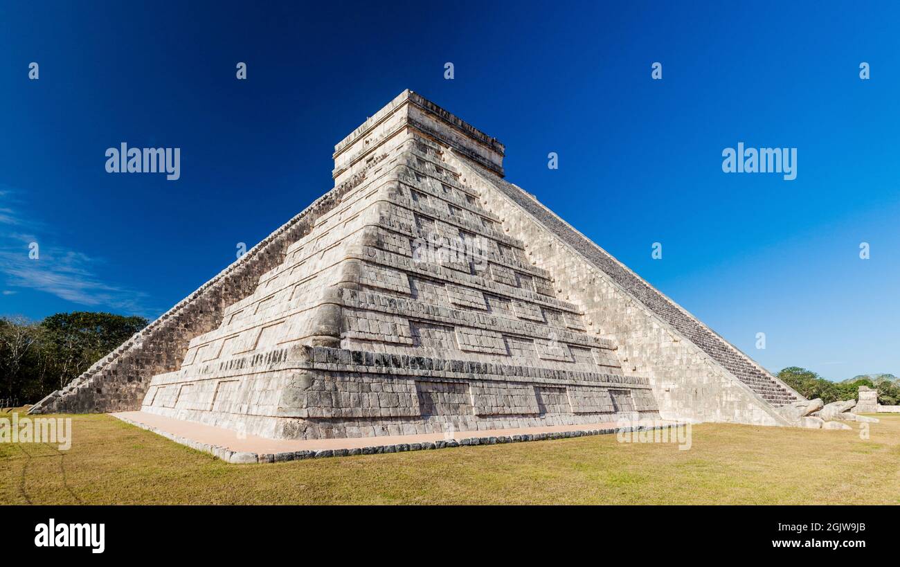 Pyramid Kukulkan in the Mayan archeological site Chichen Itza, Mexico ...