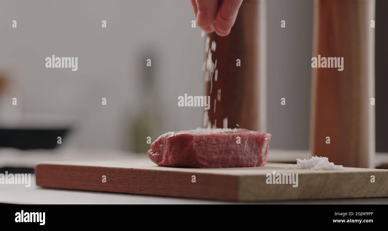 Salt flakes on steak hi-res stock photography and images - Alamy