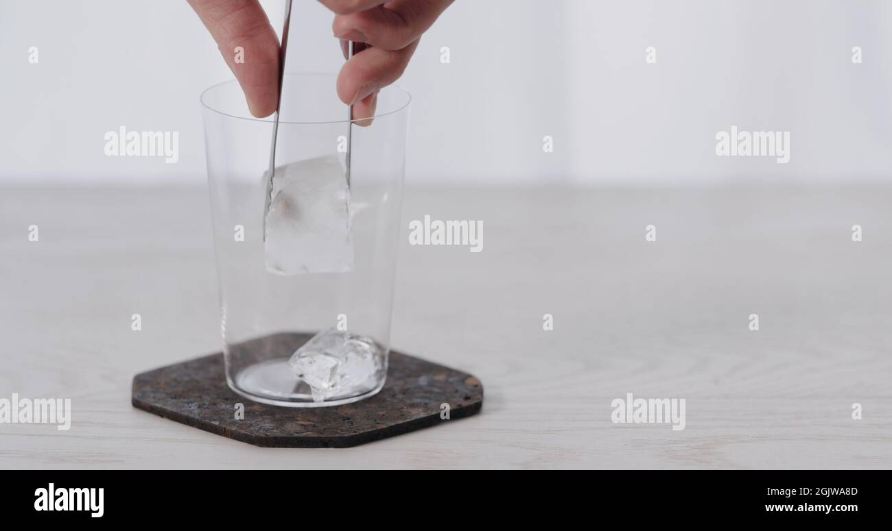Ice cube falling empty glass hi-res stock photography and images - Alamy