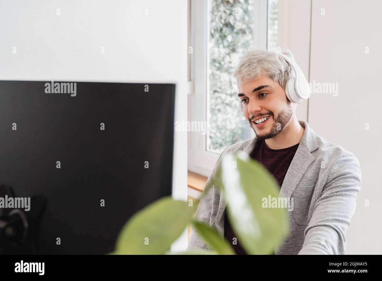 Coworking executive hi-res stock photography and images - Alamy