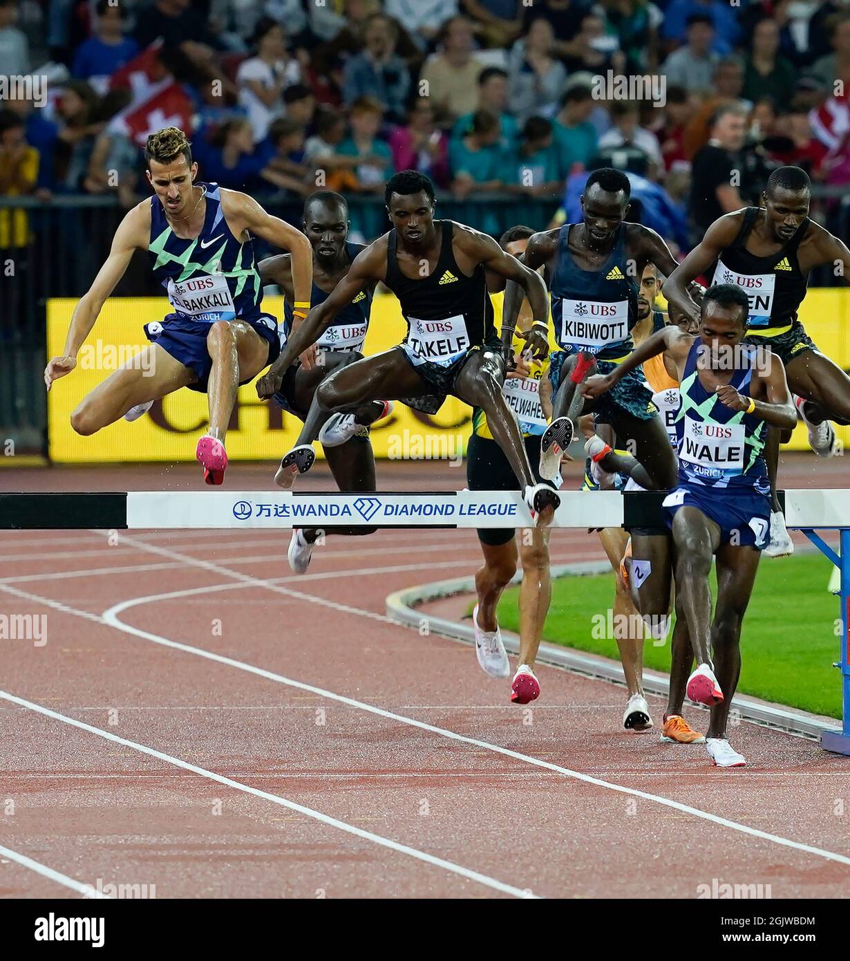 3000m runner hi-res stock photography and images - Alamy