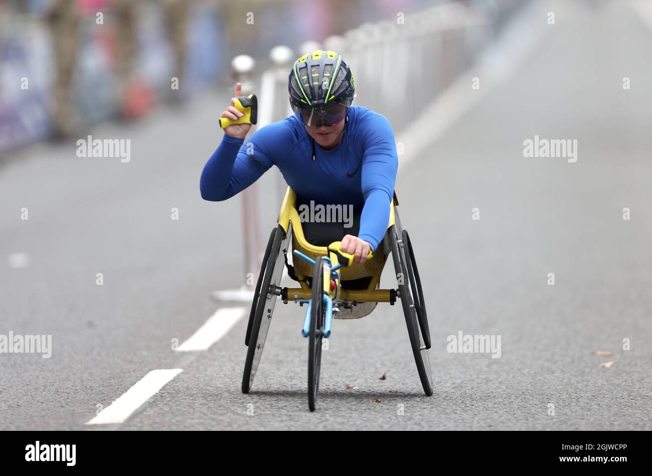 Great Britain's Shelly Woods wins the Women's Elite Wheelchair Race ...