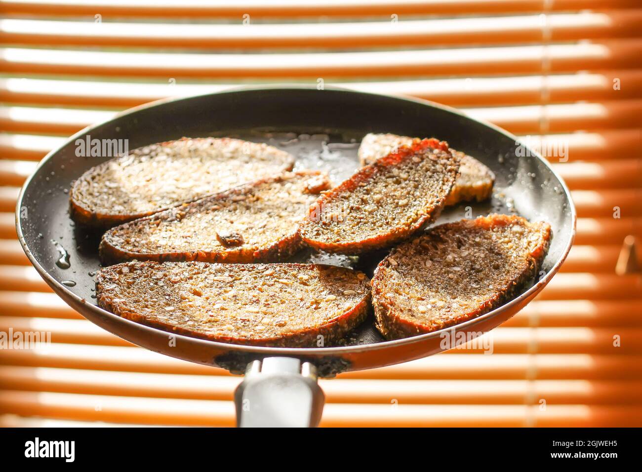 Plate with toasted bread Stock Photo - Alamy