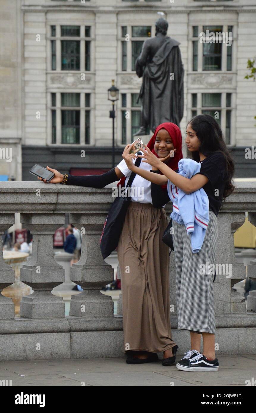 Moment of unity hi-res stock photography and images - Alamy