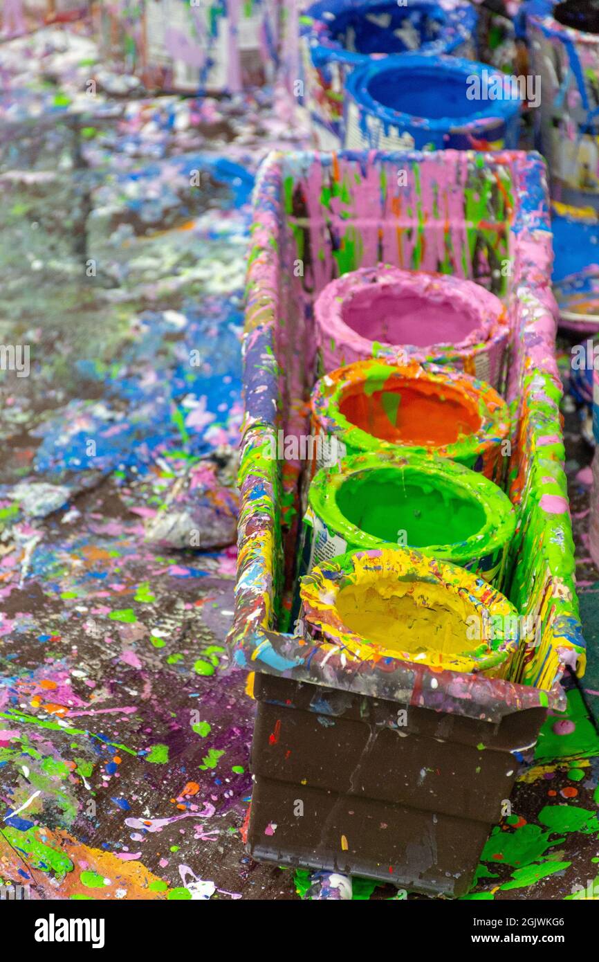 Painting cans store hi-res stock photography and images - Alamy