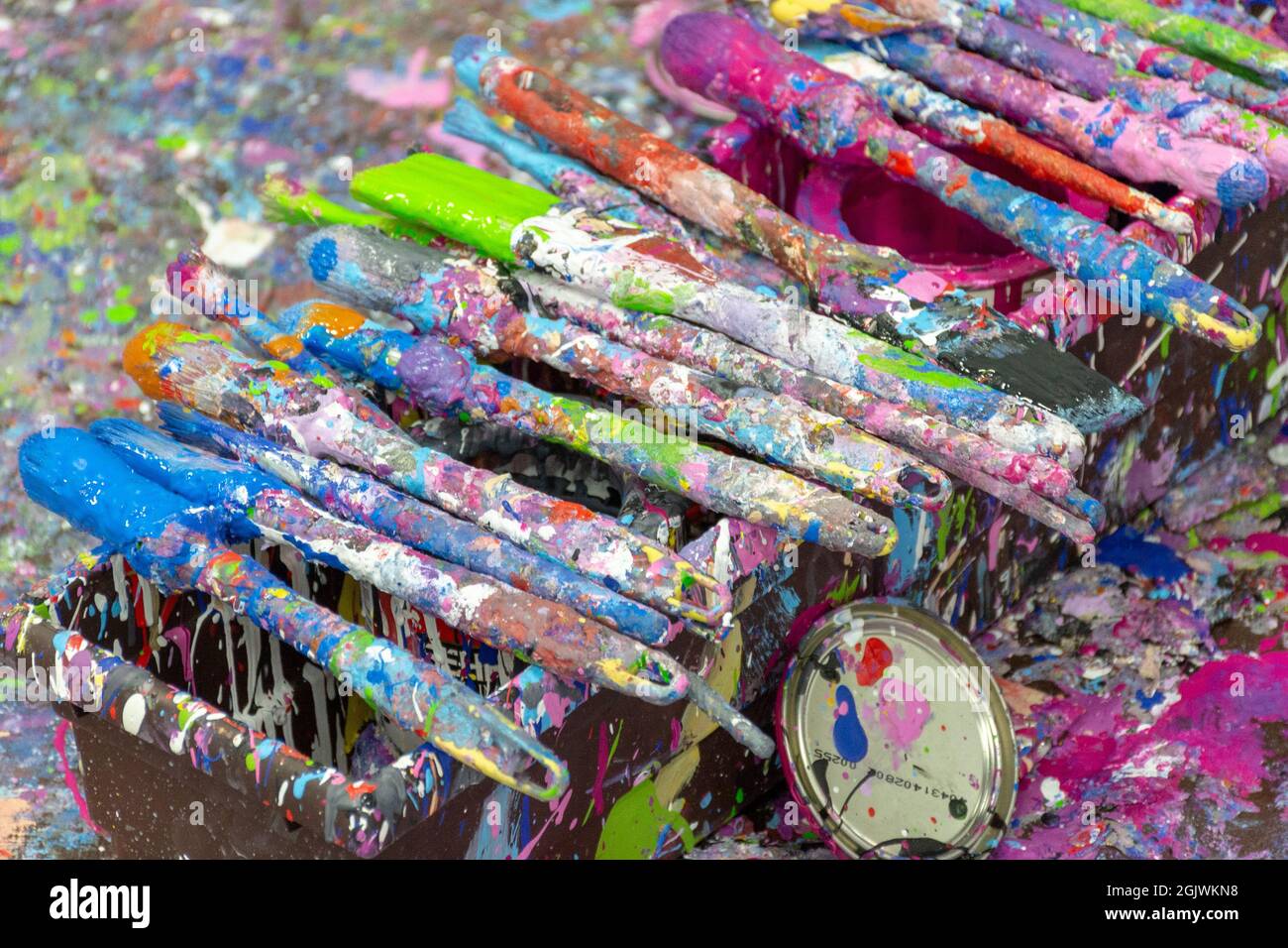 Painting cans store hi-res stock photography and images - Alamy