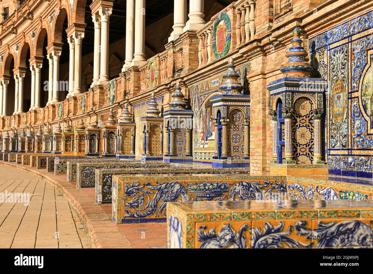 Tiled walls hi-res stock photography and images - Alamy