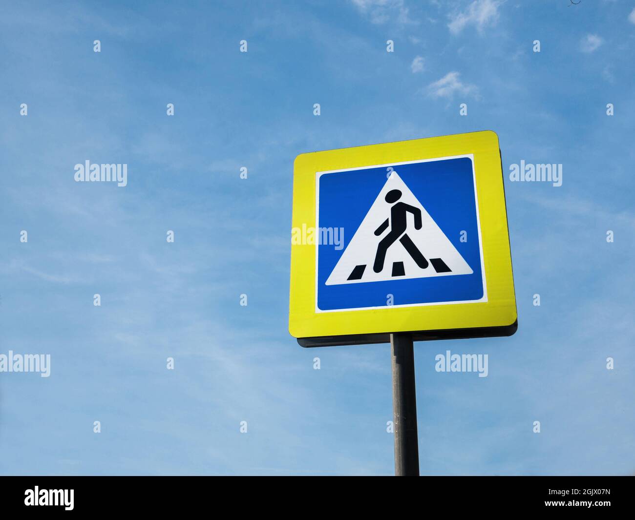 Yellow black people crossing sign hi-res stock photography and images ...