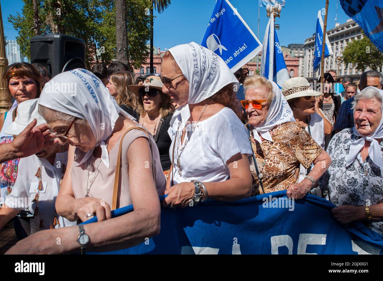 City street name backdrop hi-res stock photography and images - Alamy