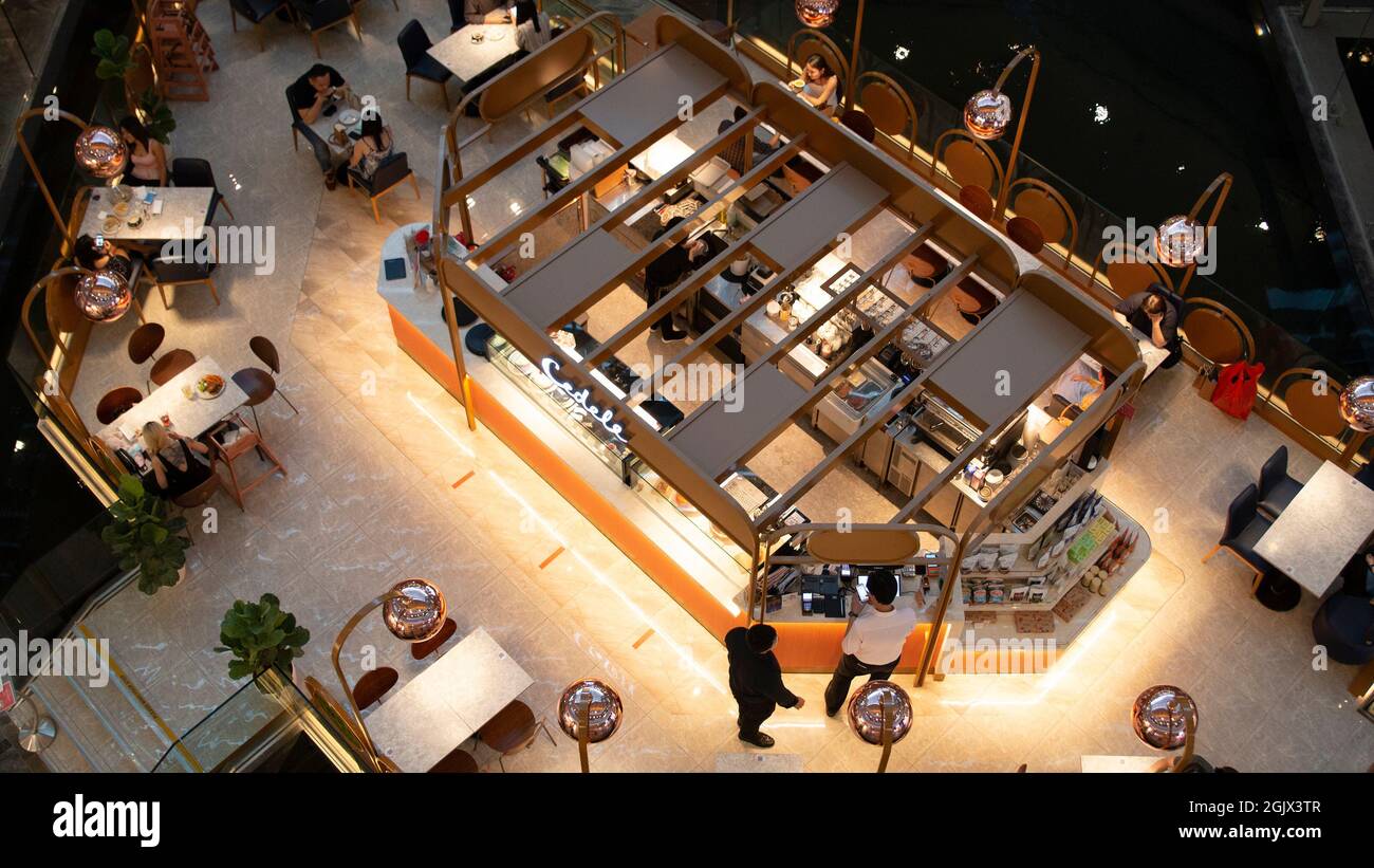 People eating out at a restaurant Stock Photo - Alamy