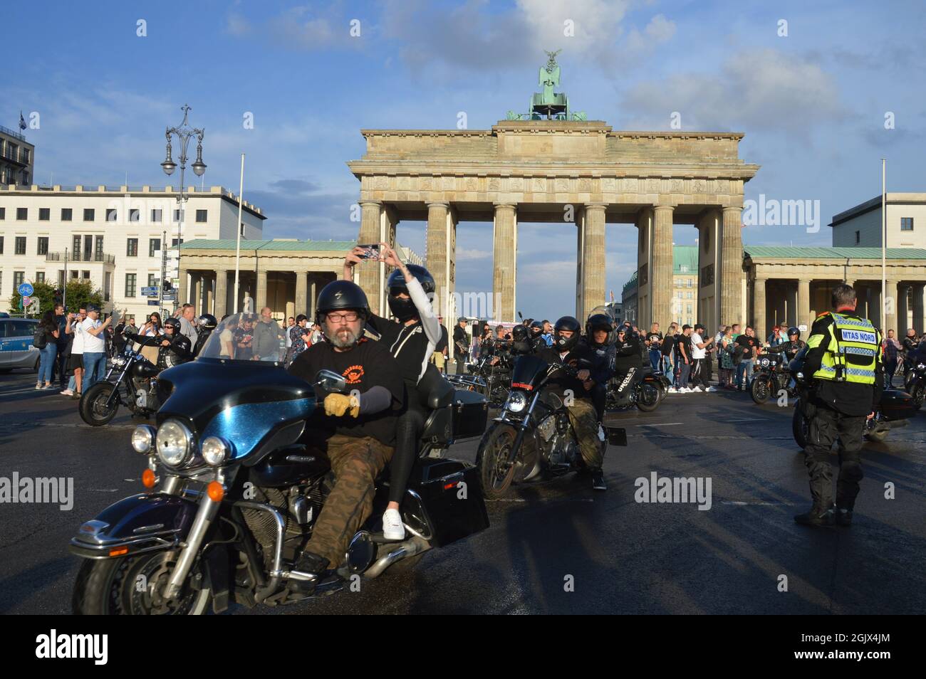 Biker rally of Hells Angels and Bandidos near the Brandenburg Gate in ...