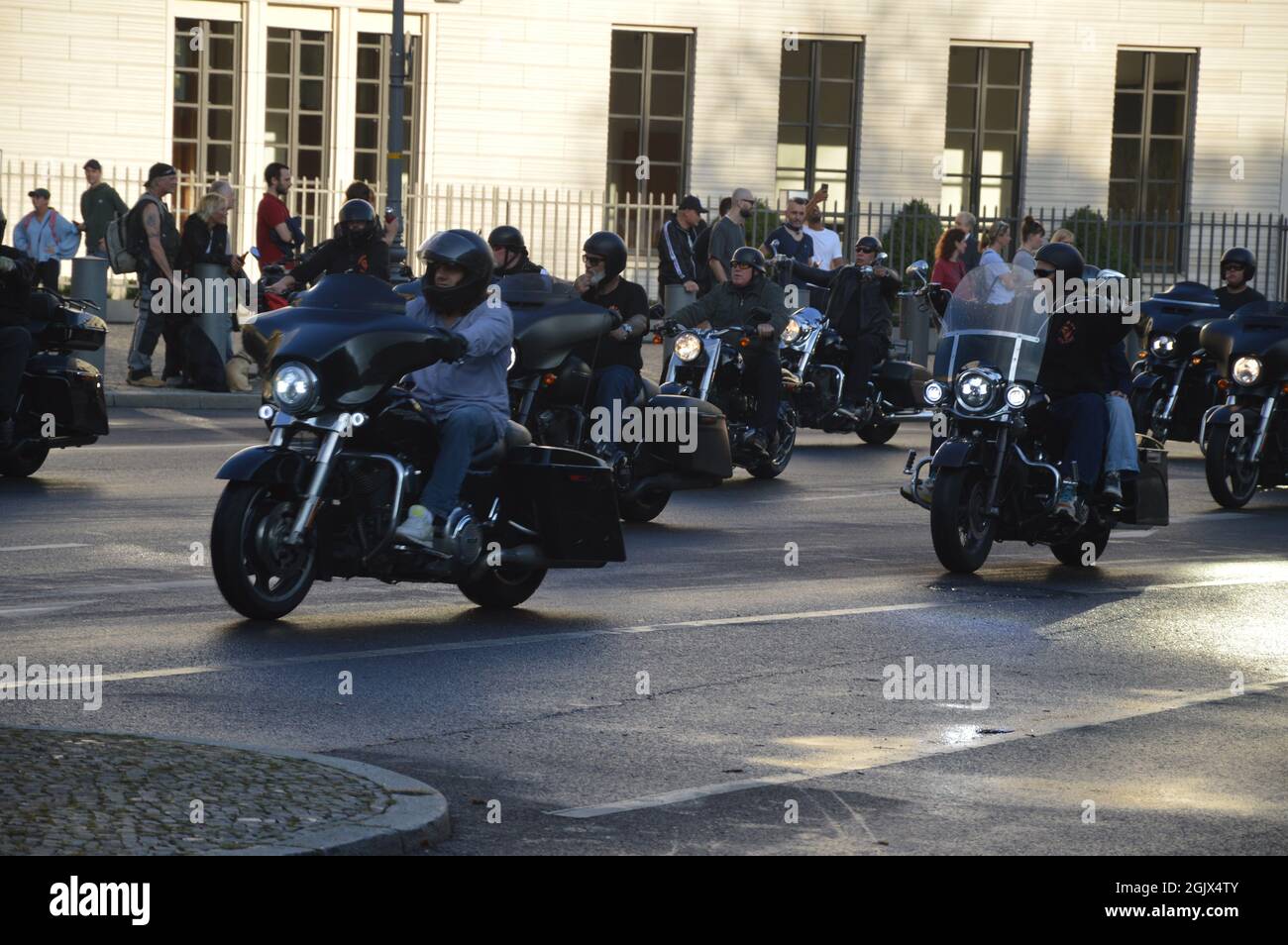 Biker rally of Hells Angels and Bandidos near the Brandenburg Gate in ...