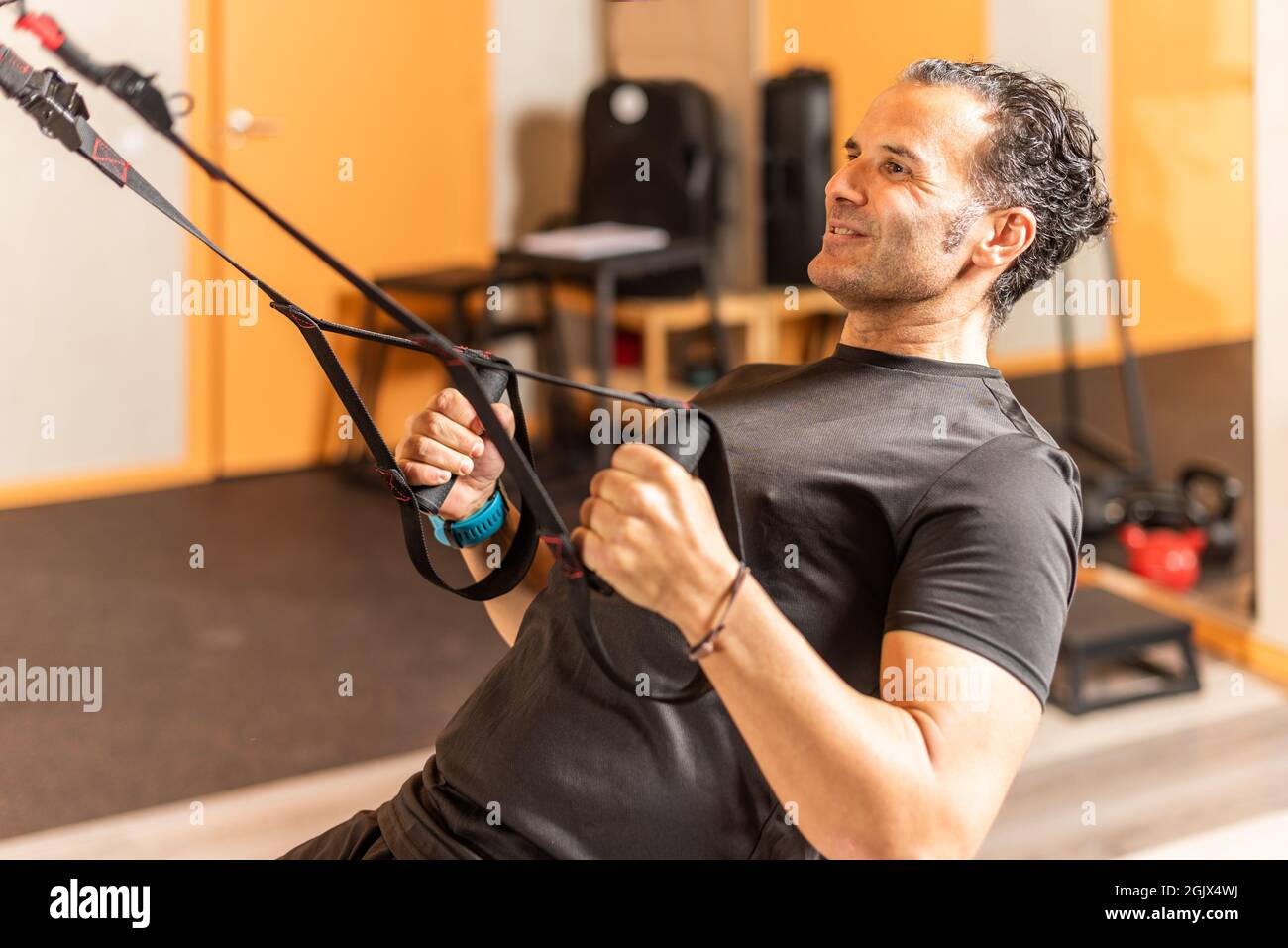 Man training fitness straps hi-res stock photography and images - Alamy