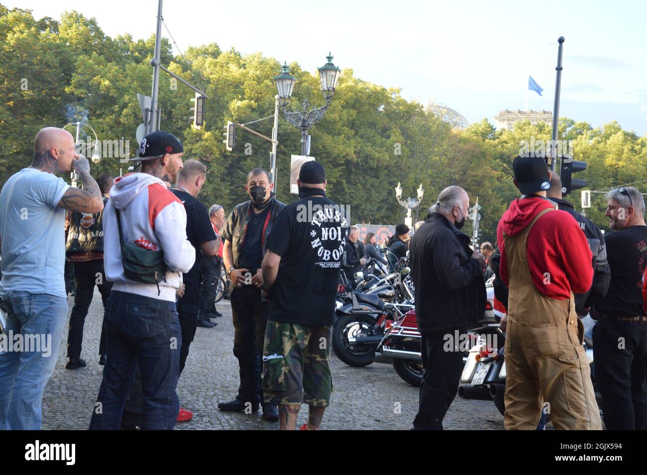 Biker rally of Hells Angels and Bandidos near the Brandenburg Gate in ...