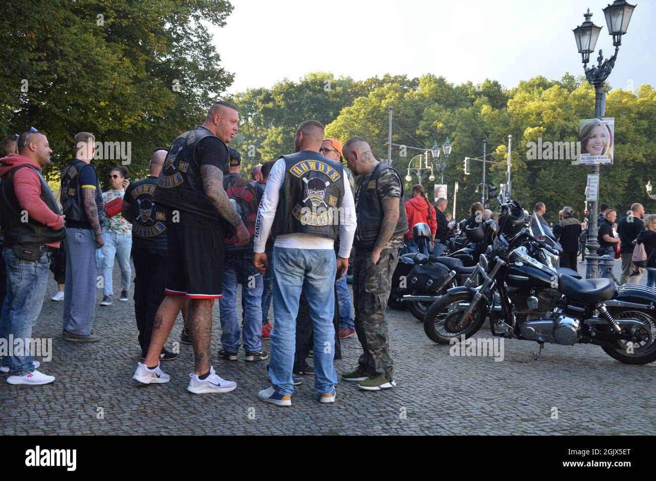 Biker rally of Hells Angels and Bandidos near the Brandenburg Gate in ...