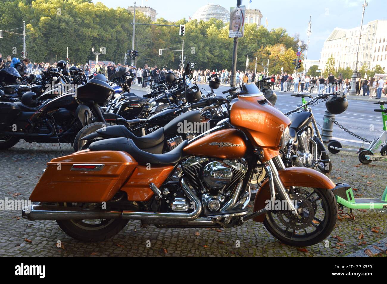 Biker rally of Hells Angels and Bandidos near the Brandenburg Gate in ...