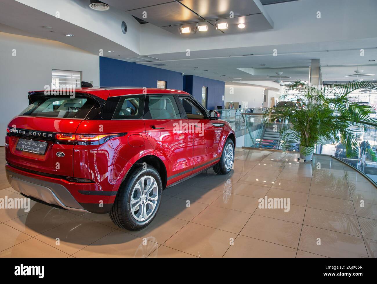 Range rover showroom hi-res stock photography and images - Alamy