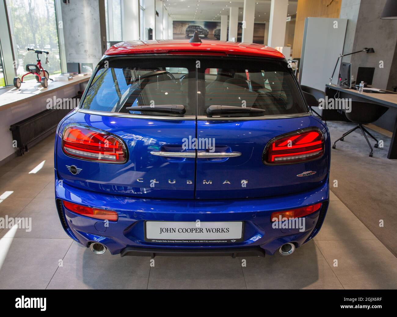 Mini cooper dealership hi-res stock photography and images - Alamy