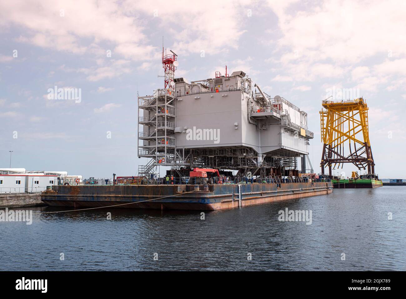 Offshore wind turbine installation platform Stock Photo - Alamy