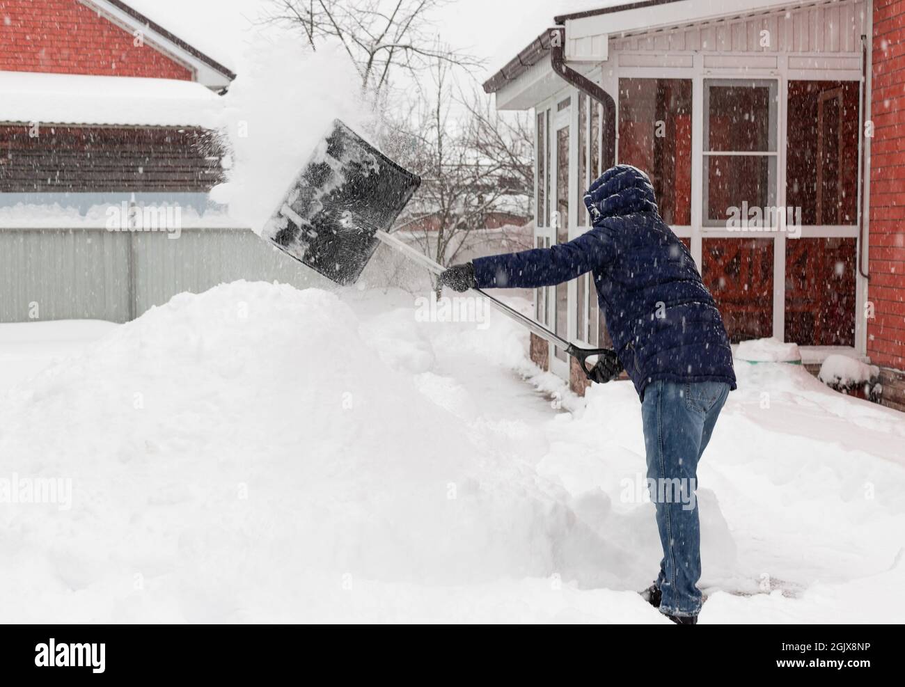 Heavy winter clothes hi-res stock photography and images - Alamy
