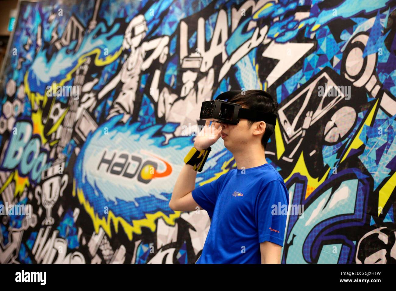 Virtual Reality Gaming Stock Photo - Alamy