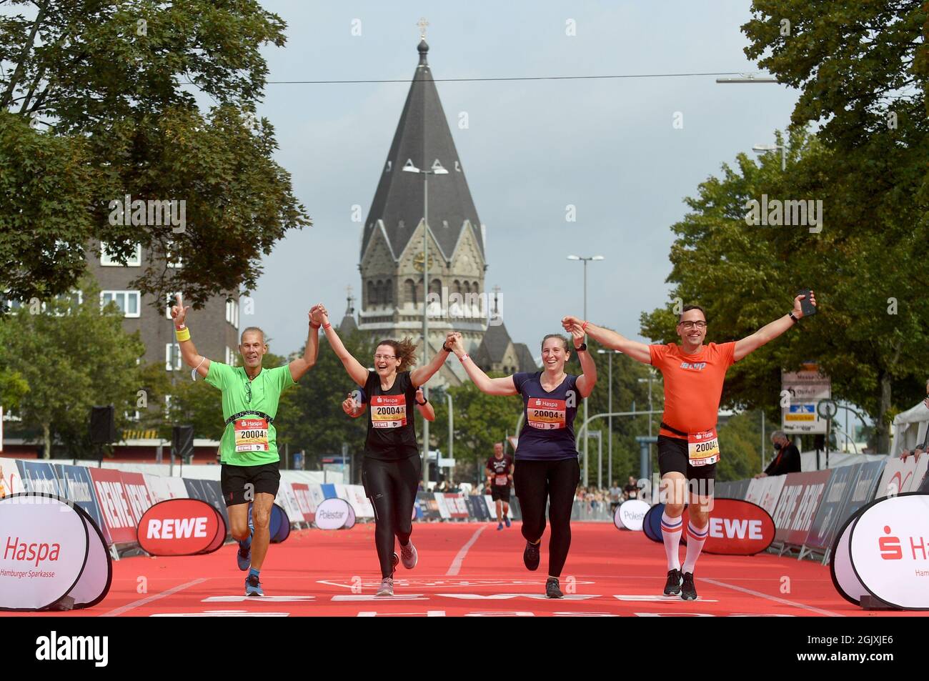 Hamburg, Germany. 12th Sep, 2021. Athletics: Marathon: Marathon runners ...
