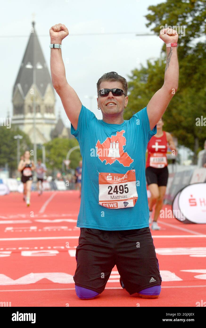 Hamburg, Germany. 12th Sep, 2021. Athletics: Marathon: Marathon runners ...