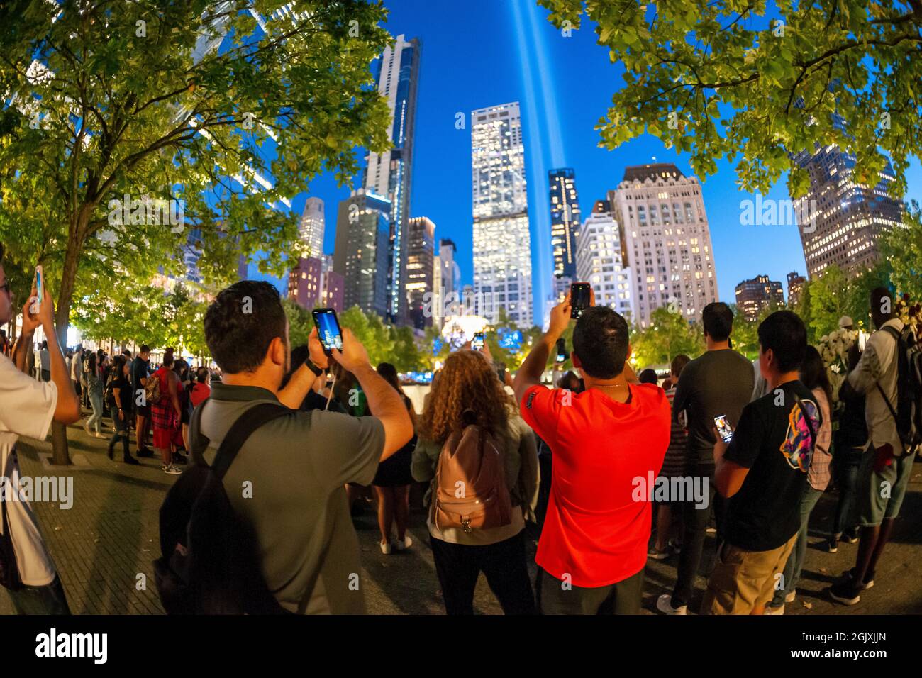 The Tribute in Light shines over the 9/11 Memorial in New York on ...