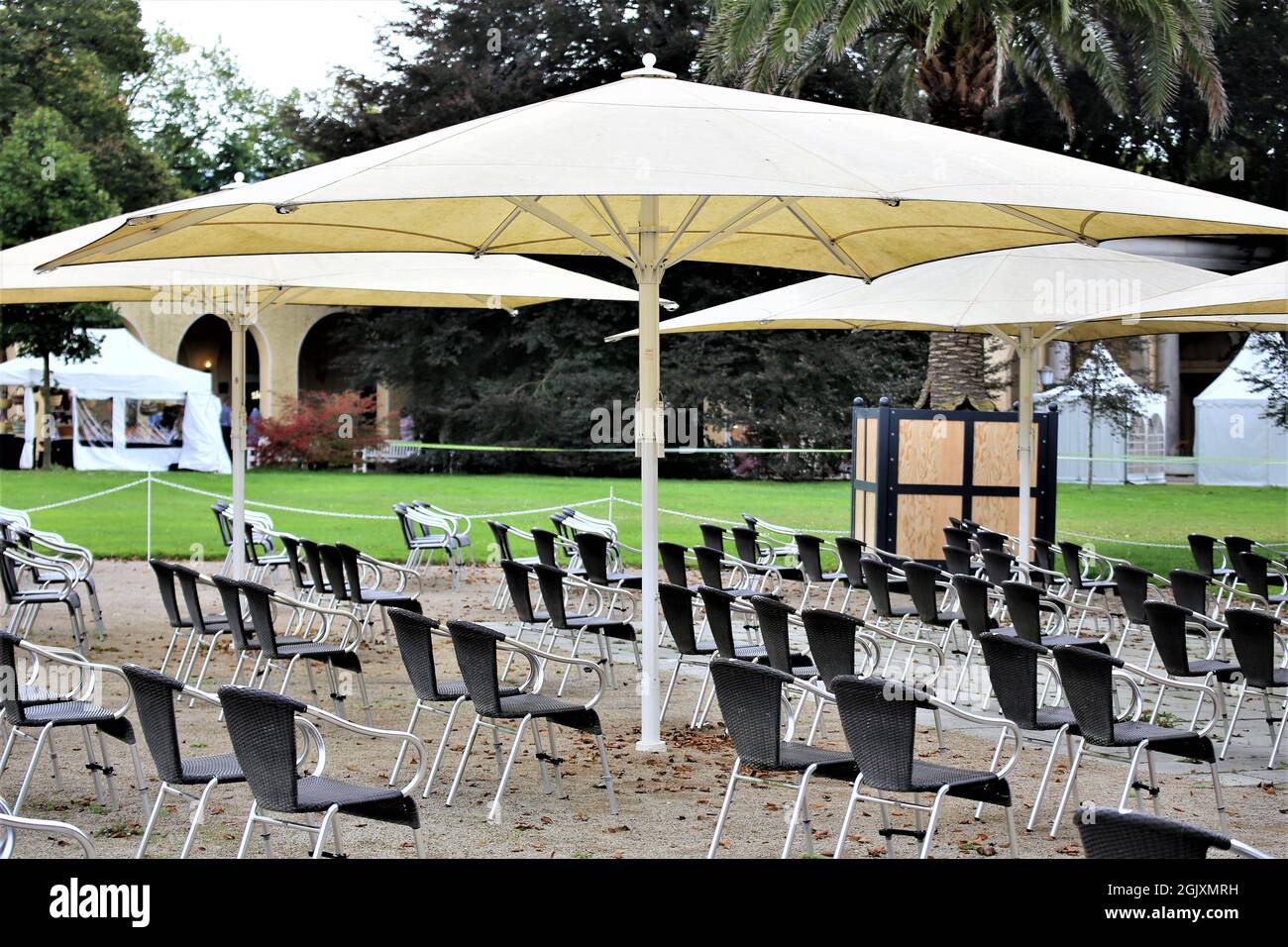 rows of chairs in a row Stock Photo - Alamy