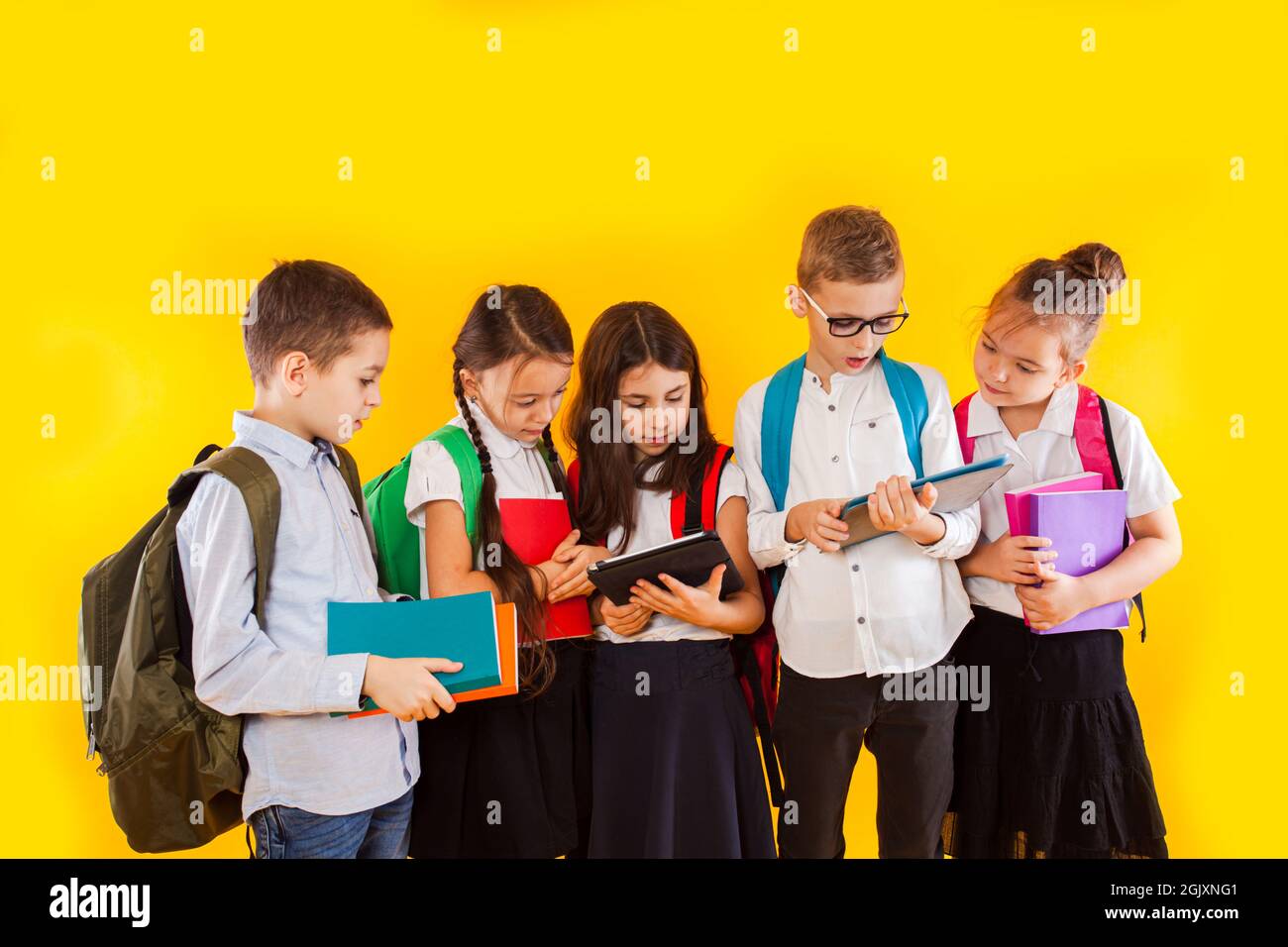 Group of classmates reading books and ebooks Stock Photo - Alamy
