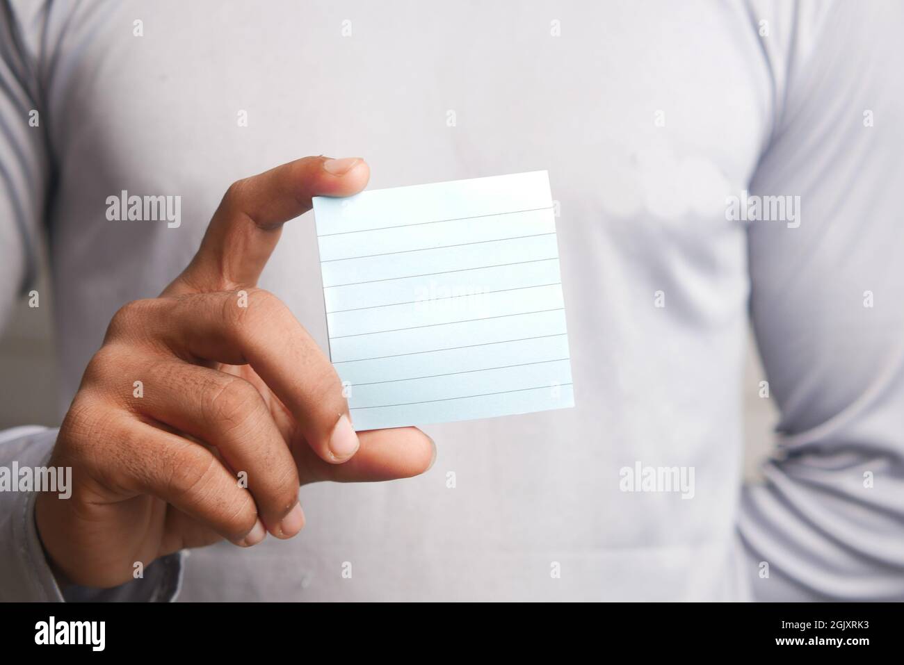 Hand hold sticky note hi-res stock photography and images - Alamy