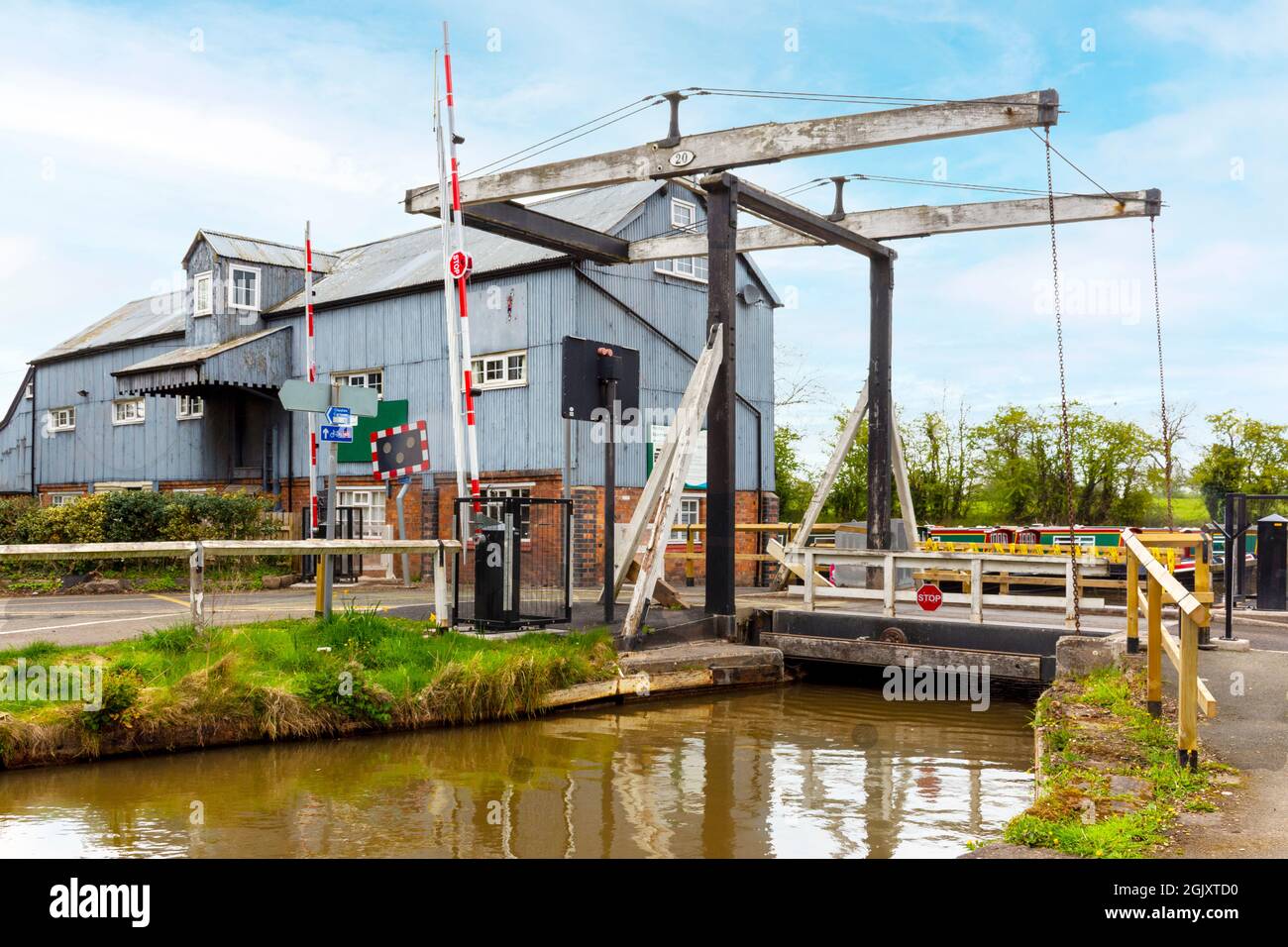 Wrenbury lifting bridge (bridge number 20), Wrenbury Mill and marina on ...