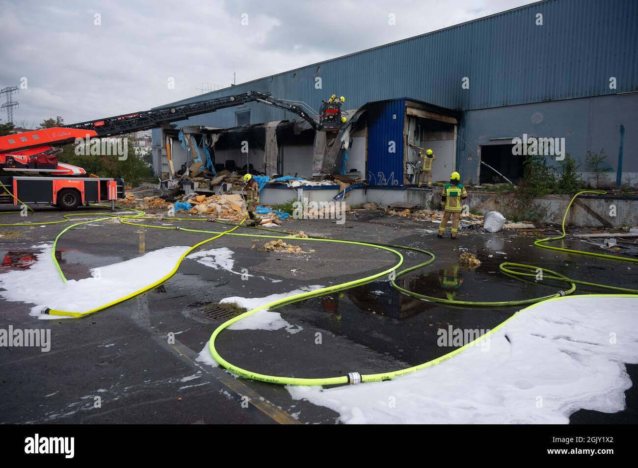 Berlin, Germany. 12th Sep, 2021. Firefighters extinguish an old ...