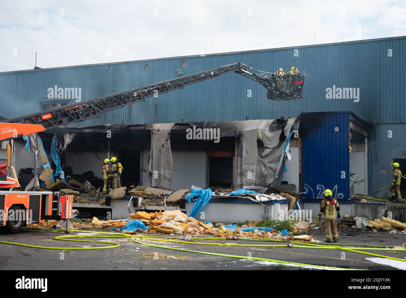 Berlin, Germany. 12th Sep, 2021. Firefighters extinguish an old ...