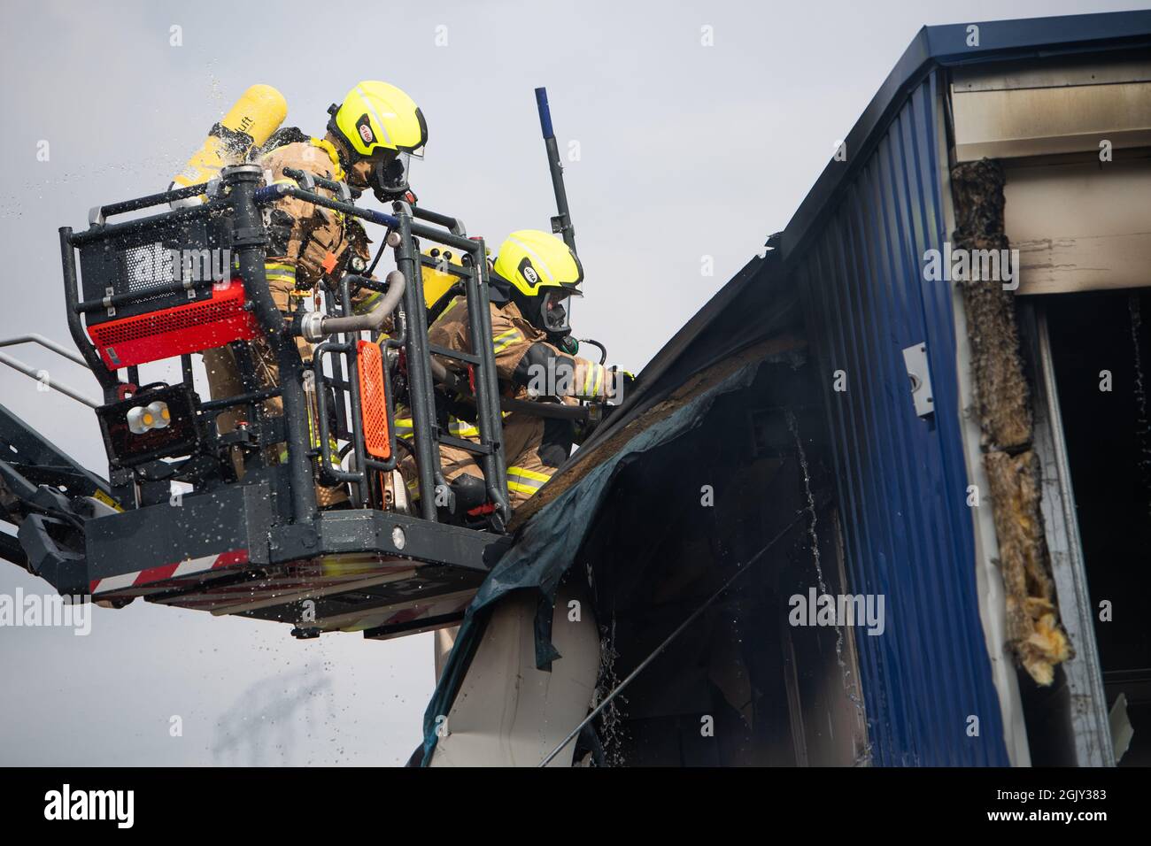 Berlin, Germany. 12th Sep, 2021. Firefighters extinguish an old ...