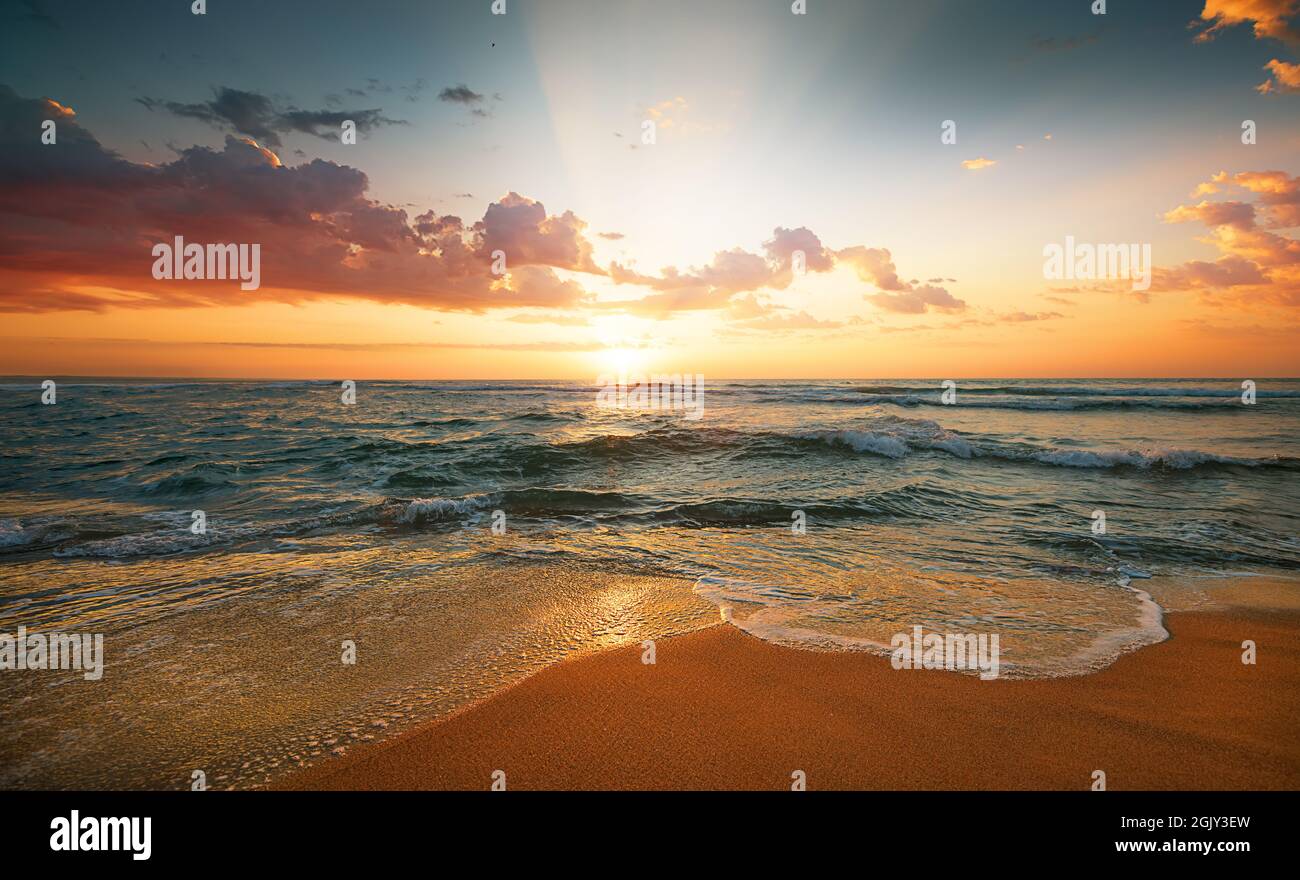 Colorful ocean beach. Sunrise shot! Stock Photo - Alamy