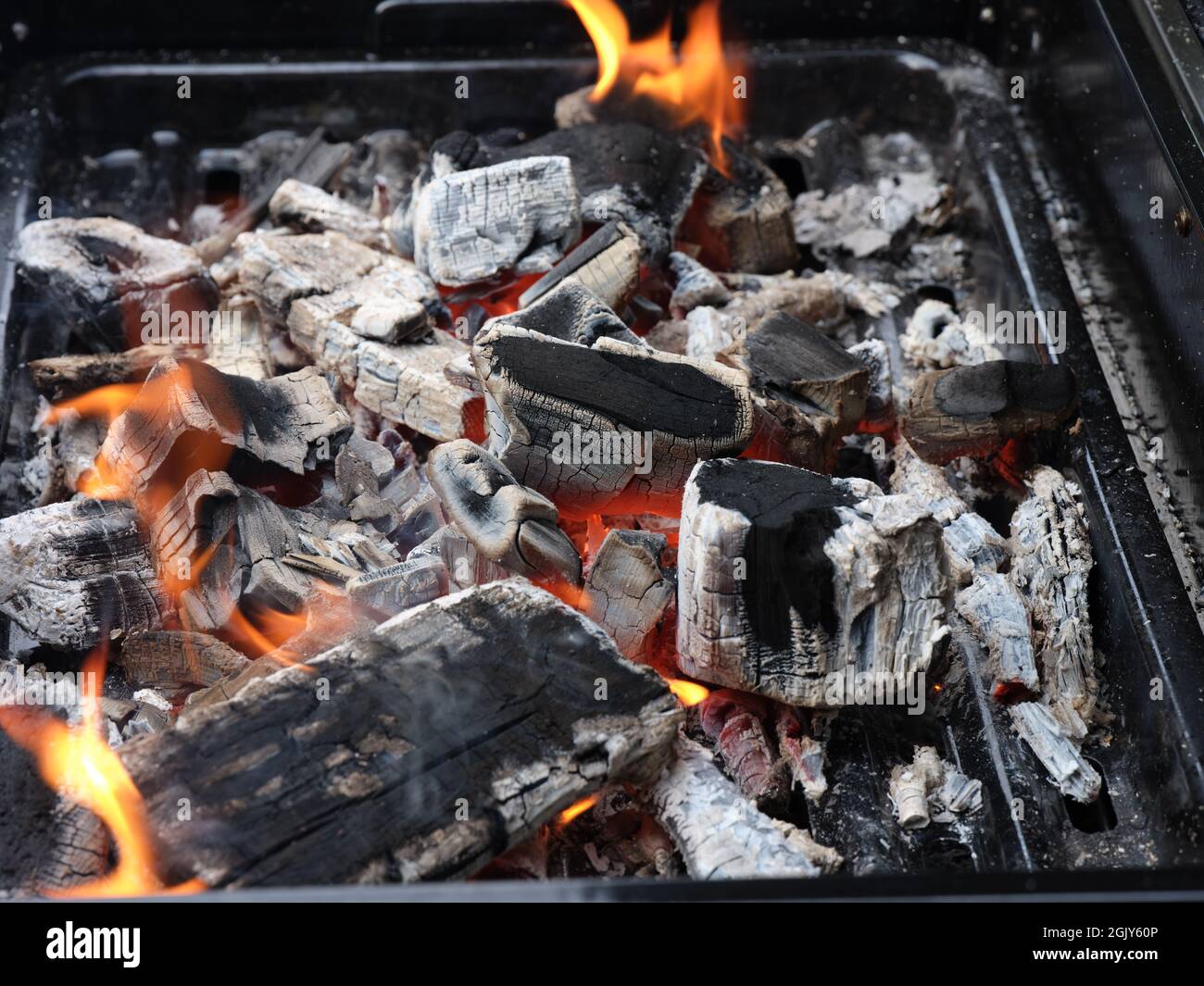Charcoal fire hi-res stock photography and images - Alamy