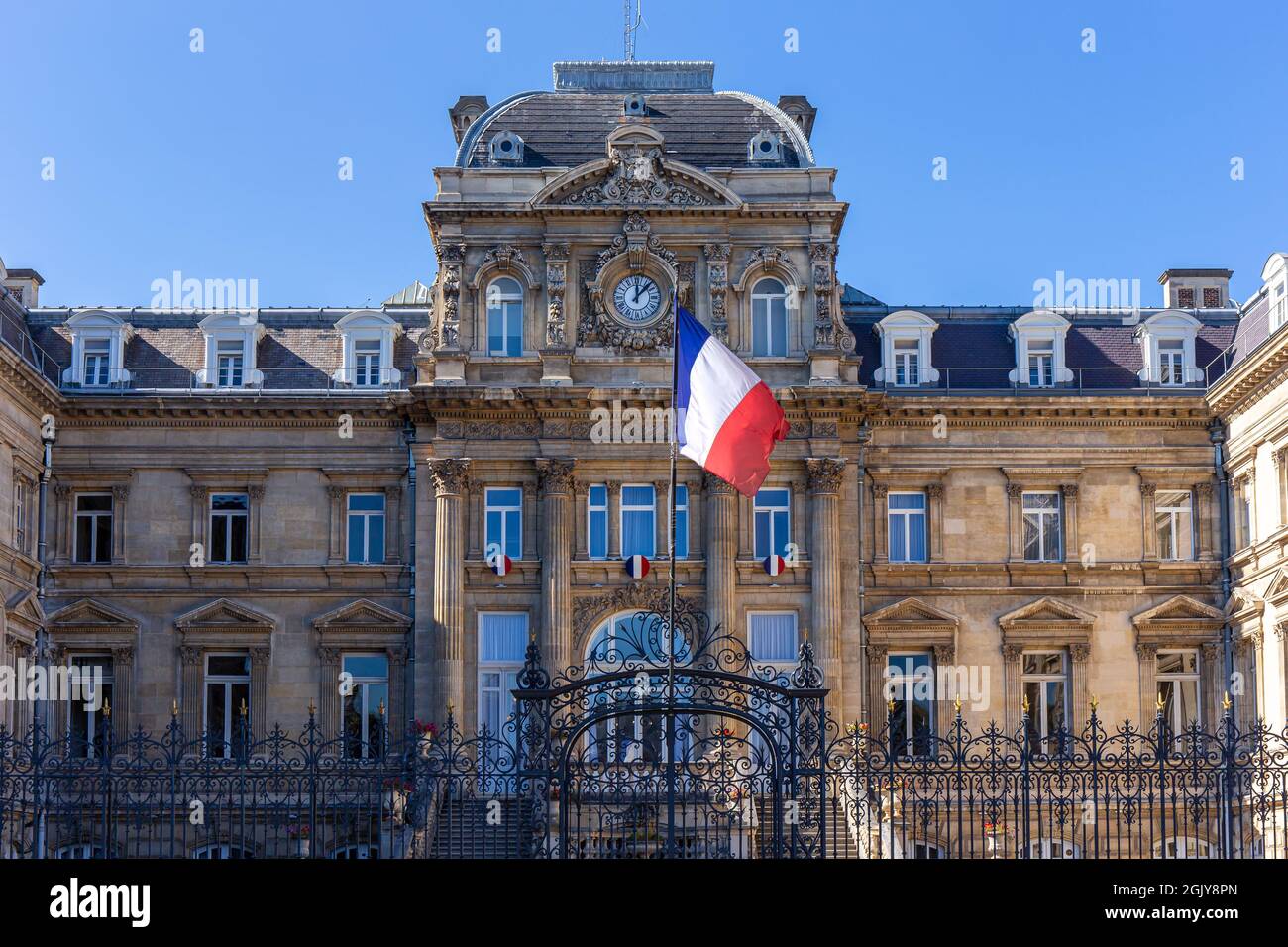 French flag on administrative building Stock Photo - Alamy French flag on administrative building Stock Photo - Alamy