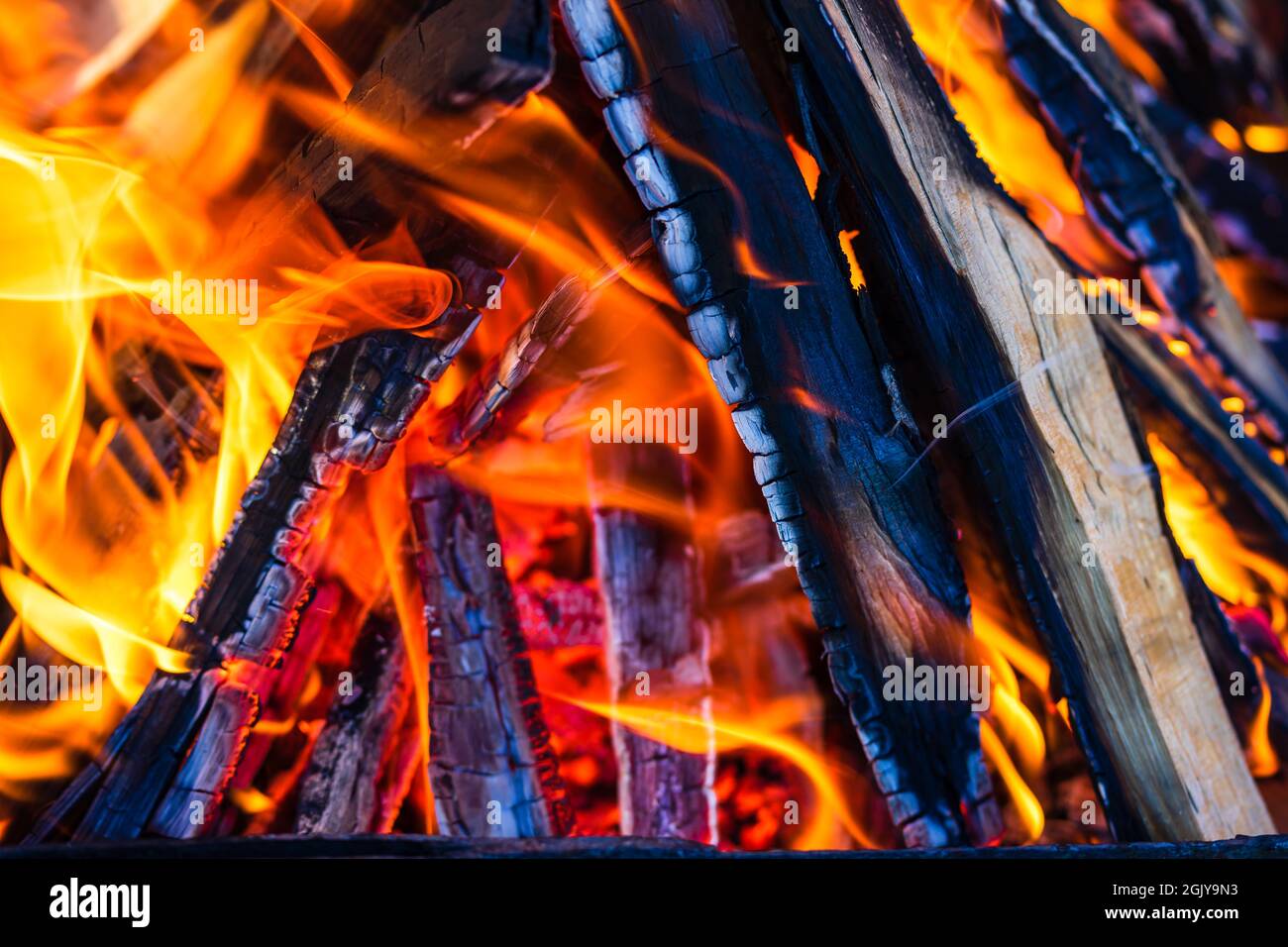 Burning wood chips form hi-res stock photography and images - Alamy