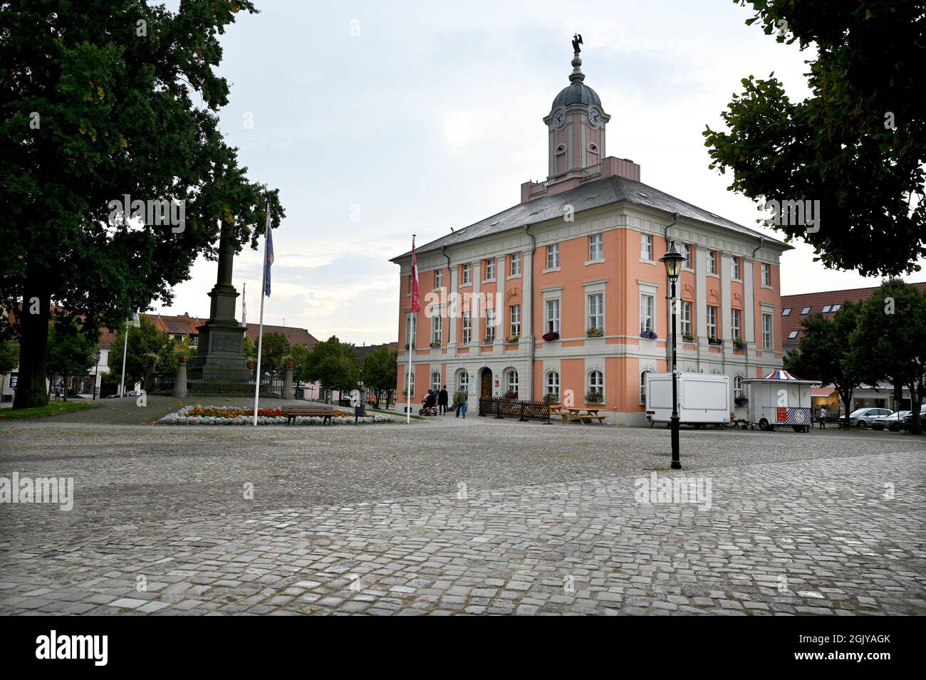 Templin, Germany. 10th Sep, 2021. The historic town hall on the market ...