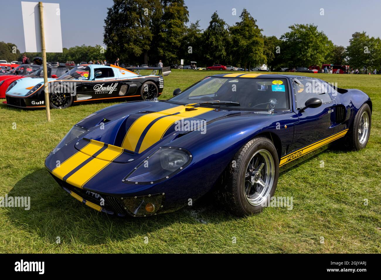 Blue ford gt40 hi-res stock photography and images - Alamy