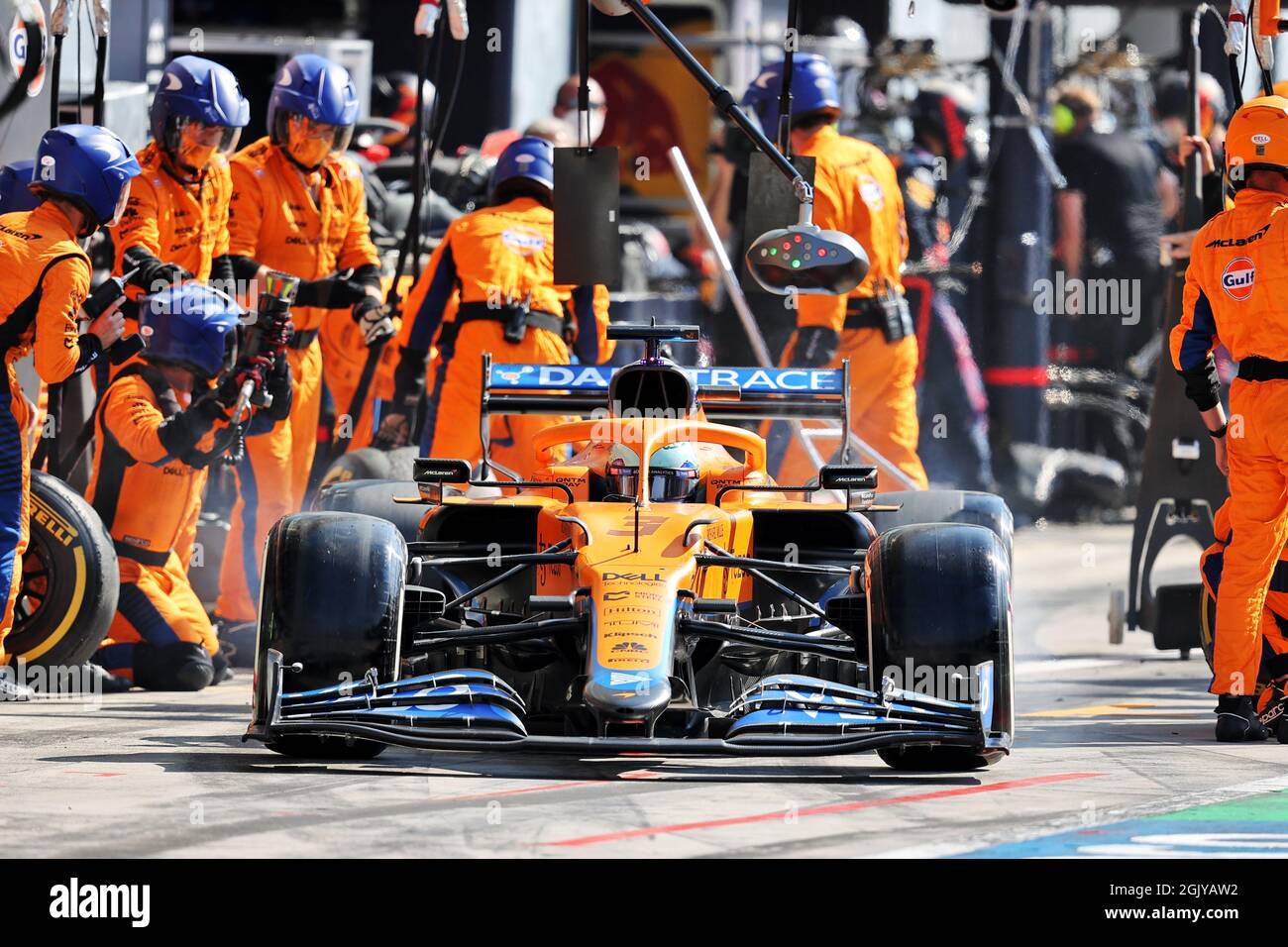 Daniel Ricciardo (AUS) McLaren MCL35M makes a pit stop. Italian Grand ...