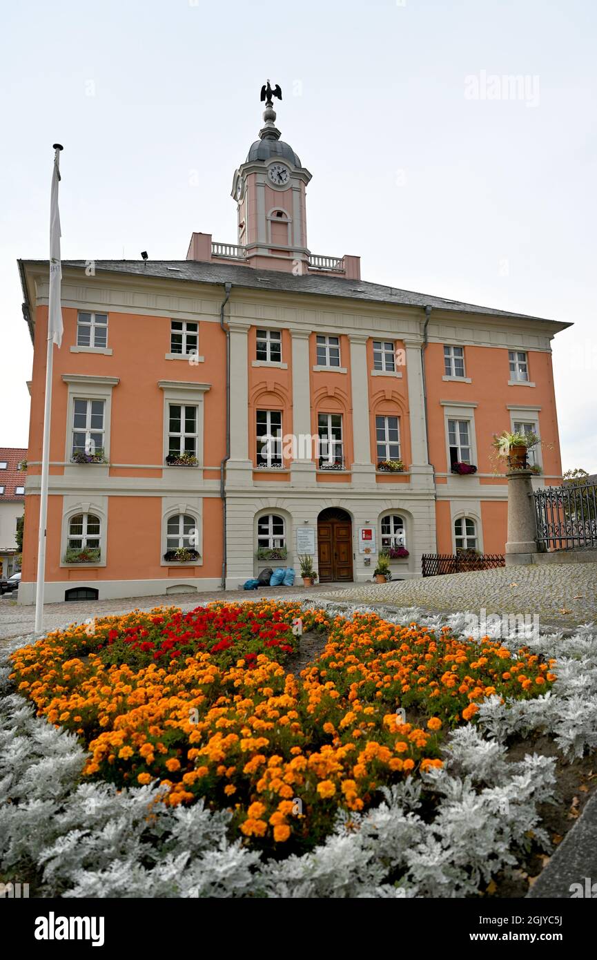 Templin, Germany. 10th Sep, 2021. The historic town hall on the market ...