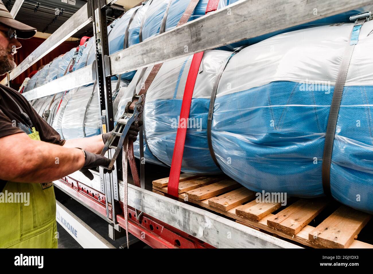 Lashing belts hi-res stock photography and images - Alamy