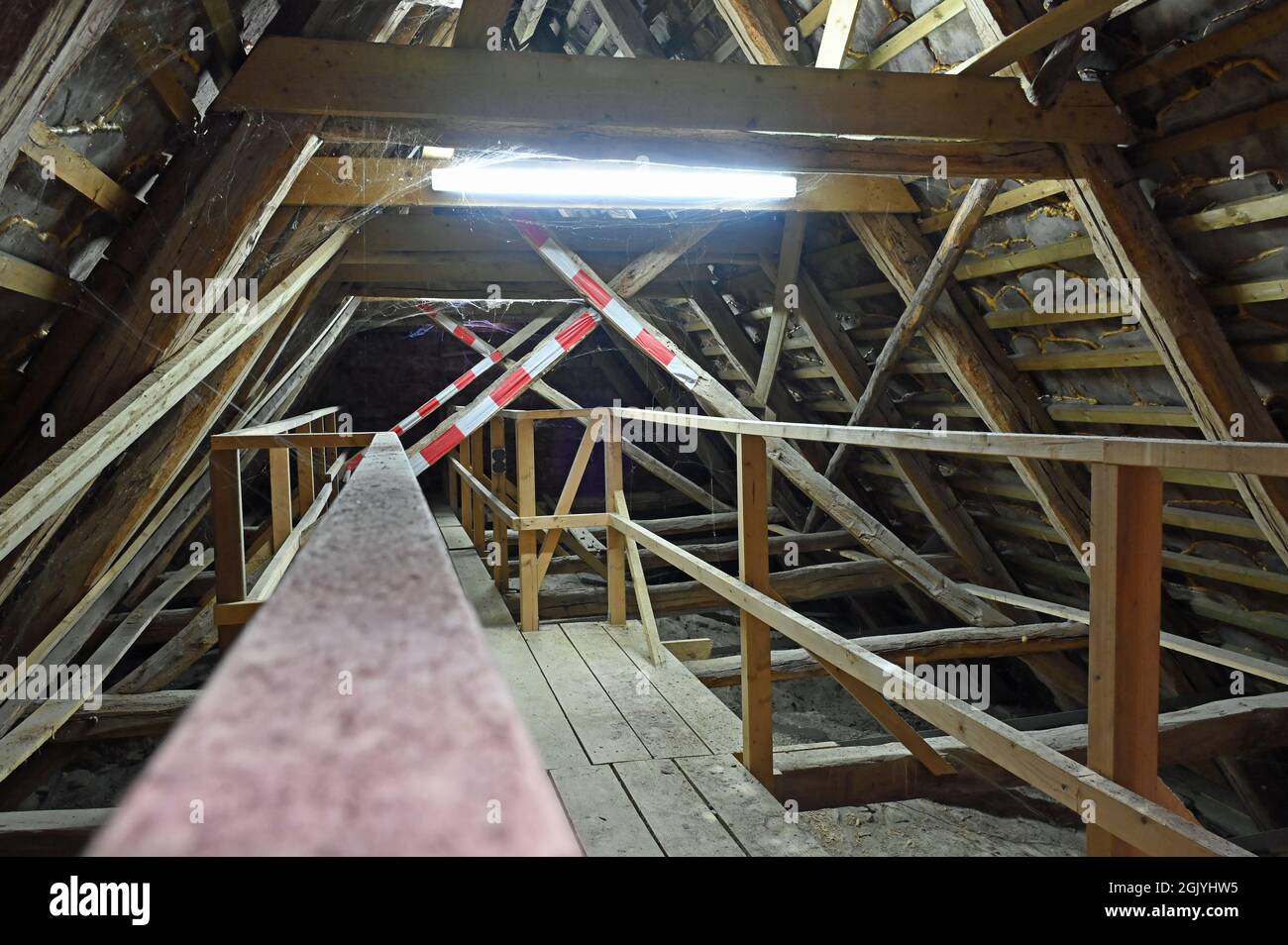 Medieval roof truss hi-res stock photography and images - Alamy