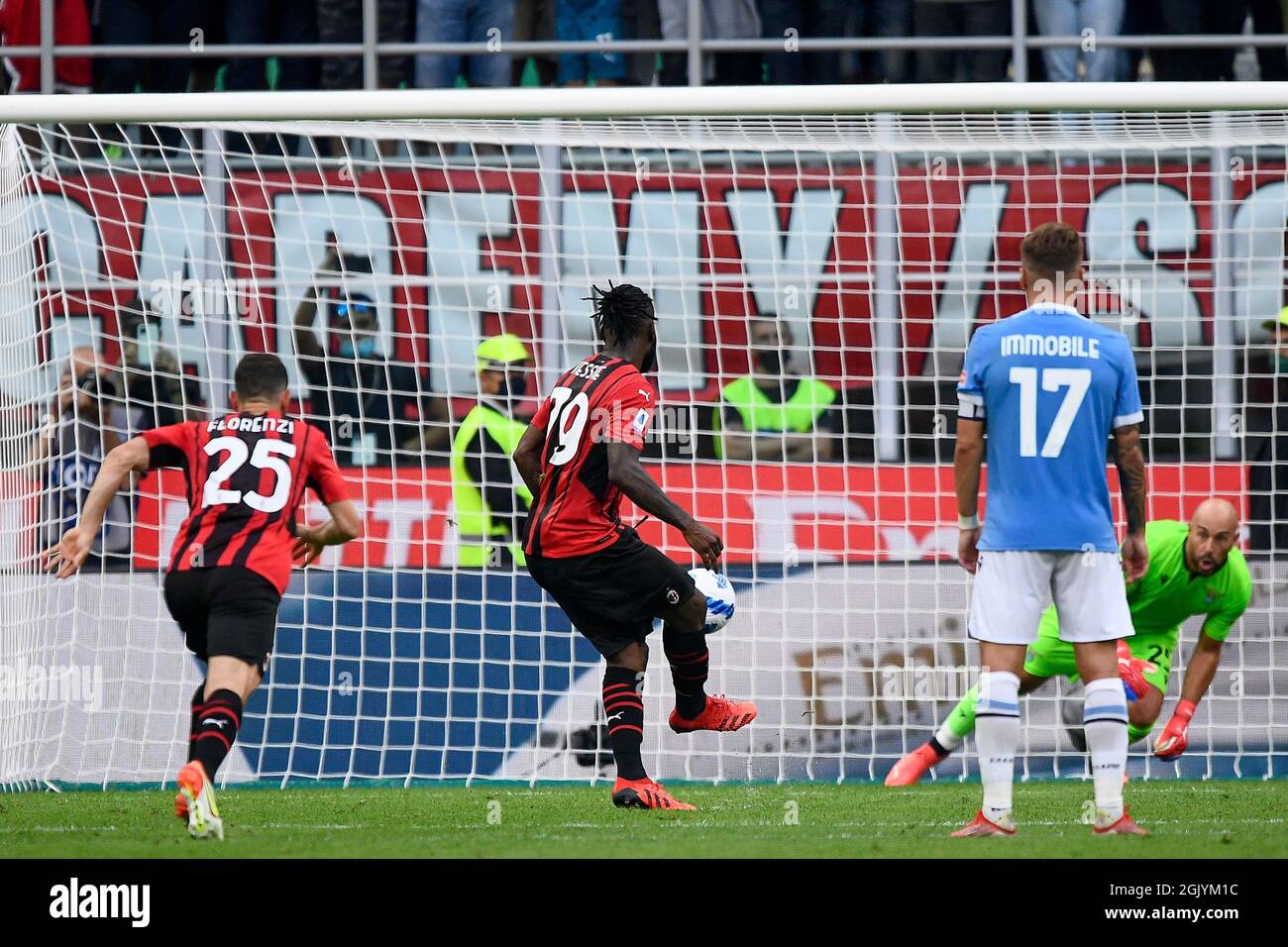 Professional football crossbar hi-res stock photography and images - Alamy