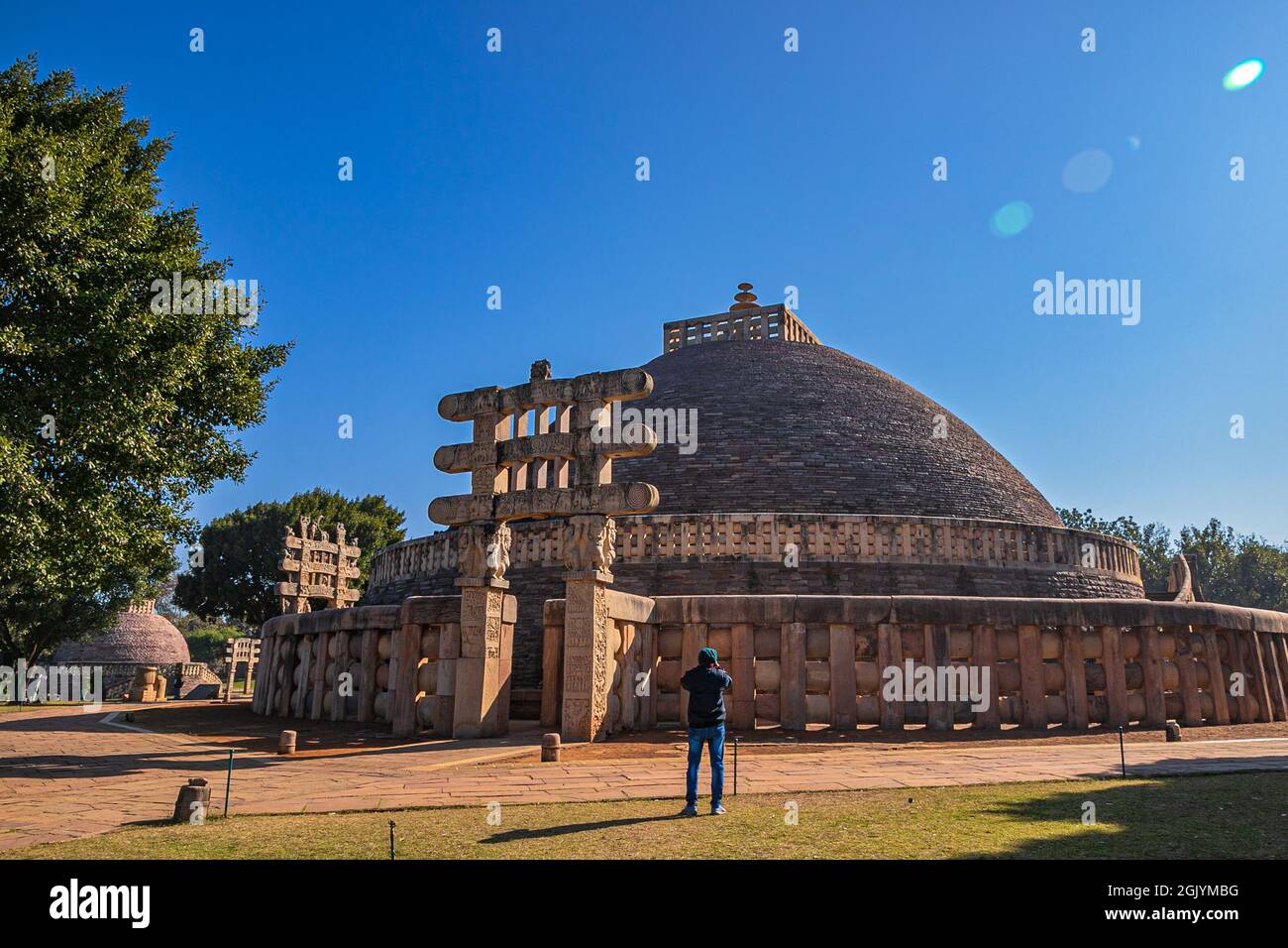 Sanchi Stupa is a Buddhist complex, famous for its Great Stupa, on a ...